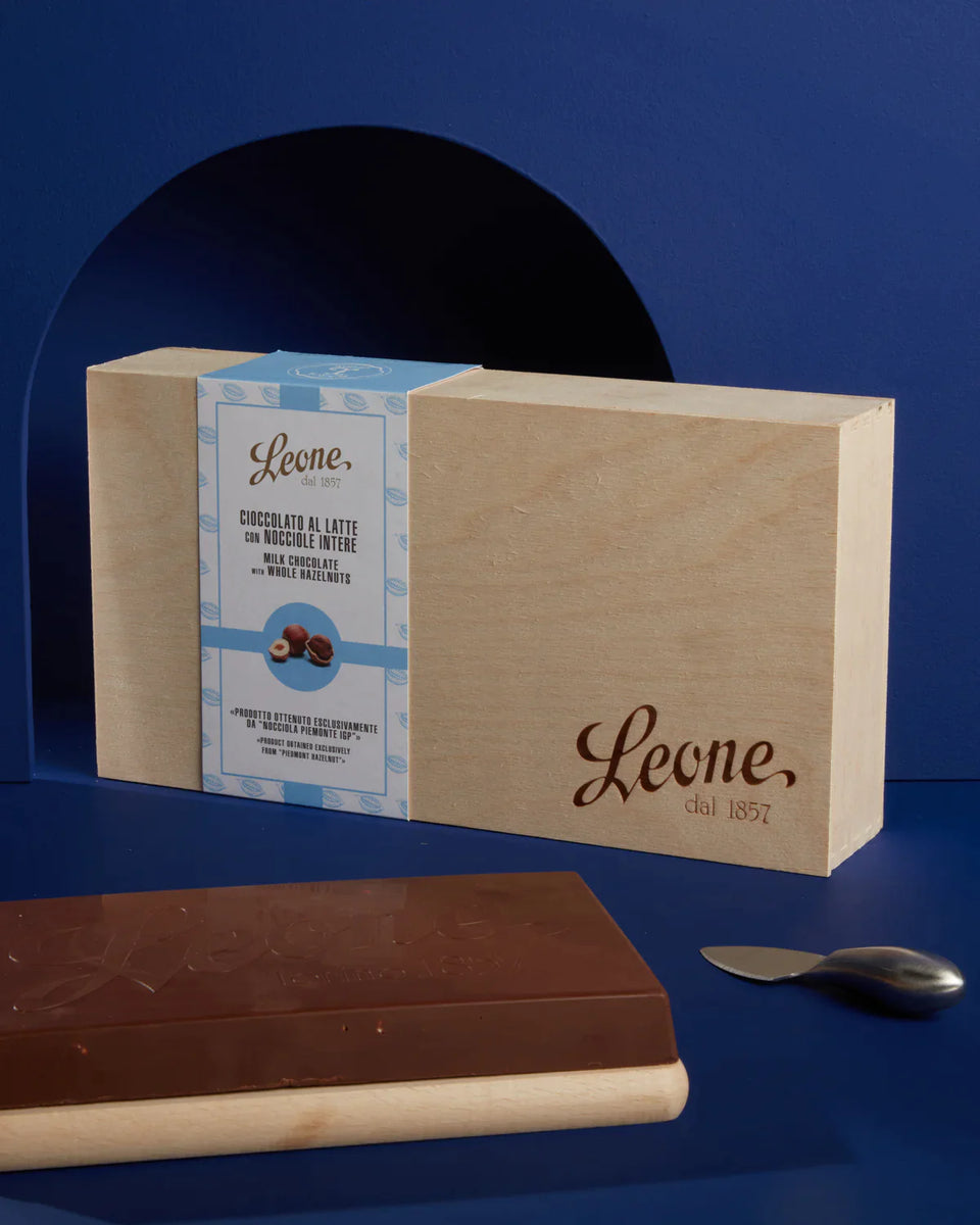 LEONE - Chocolate - Blocco 1Kg ciocc.latte 40% con nocciole – Capsules.ge